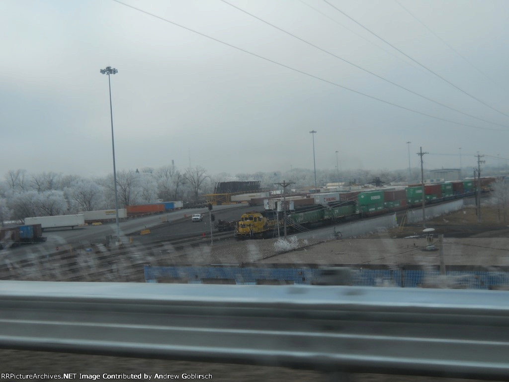 BNSF 3183 & 2x BN Intermodal Train